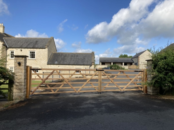 Hardwood 5 Bar Gates – Lundgates