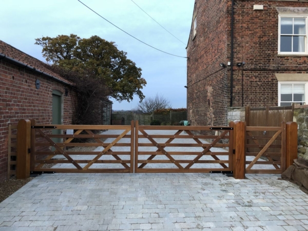 Hardwood 5 Bar Gates – Lundgates