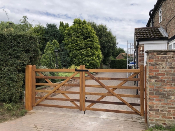 Hardwood 5 Bar Gates – Lundgates